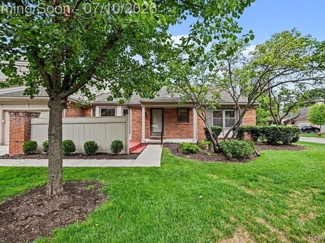 7140 Green Farm Rd, West Bloomfield Township, MI 48322
