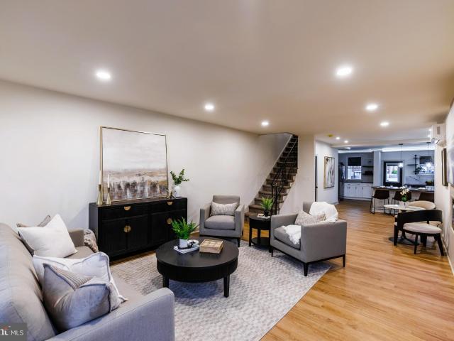 7142 Lawndale Ave, Philadelphia, PA 19111 | MLS #PAPH2610