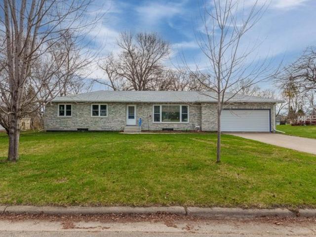 714 10th St, Hawley, MN 56549