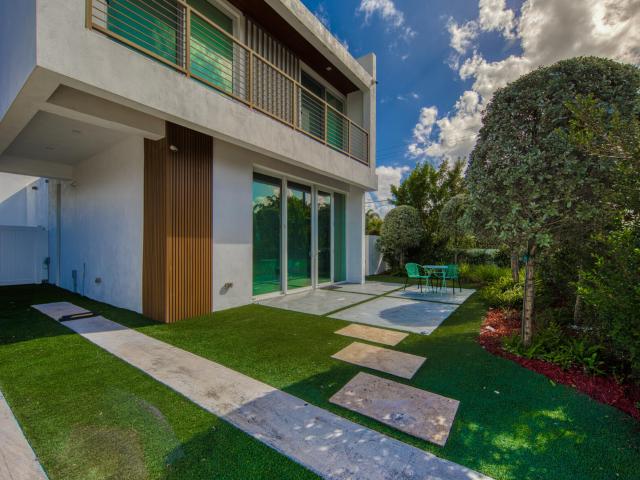714 6th Ave N, Lake Worth Beach, FL 33460 | MLS #B26015 | Compass