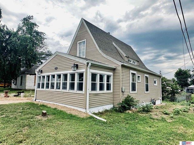 714 9th St, Fairbury, NE 68352