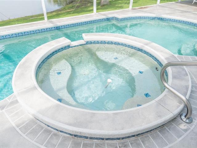 714 Bayhill Dr, Lady Lake, FL 32159 | MLS #G5110 | Compass