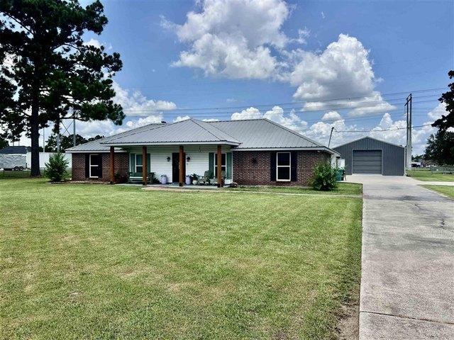 714 Gateway Dr, Moss Bluff, LA 70611