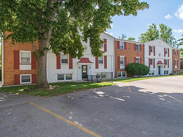 714 Garland Cir Apt E, Kalamazoo, MI 49008