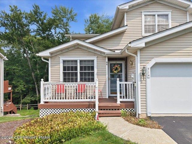 714 Garnet Ln, East Stroudsburg, PA 18301