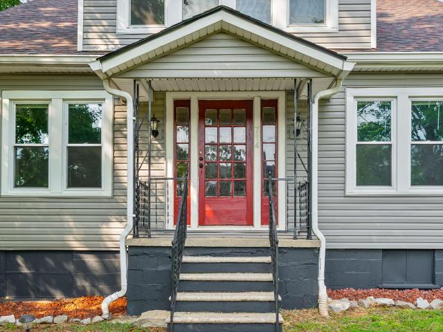 714 E 7th Street