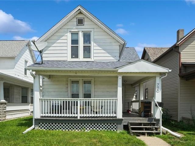 714 E Ave NW, Cedar Rapids, IA 52405