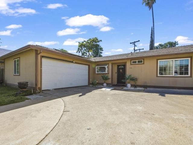 714 E Barrymore St, Stockton, CA 95204