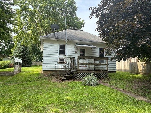 714 E Benton St, Winterset, IA 50273