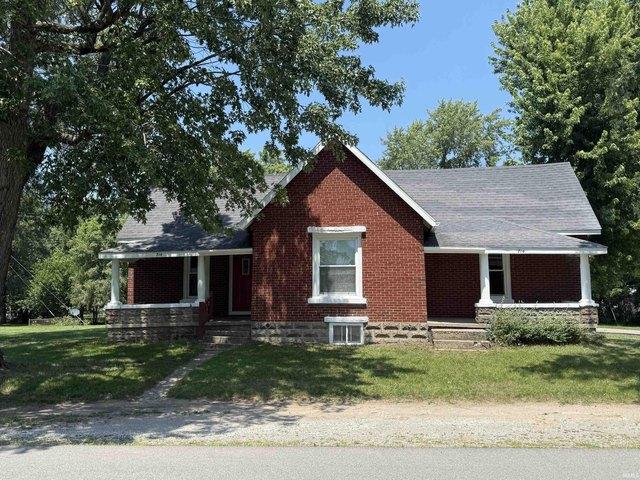 714 E Main St, Medaryville, IN 47957