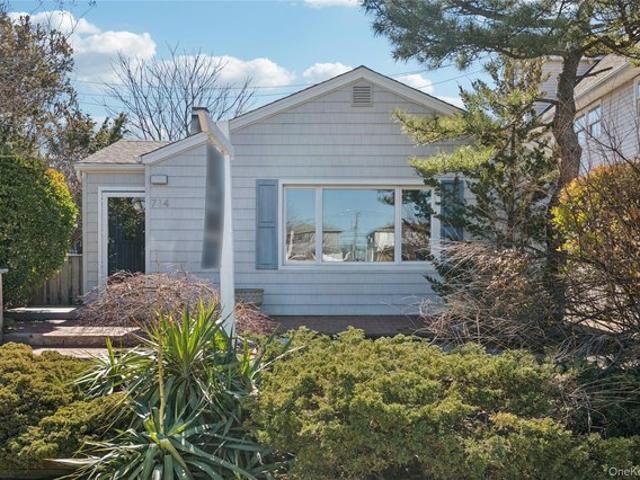 714 E Park Ave, Long Beach, NY 11561