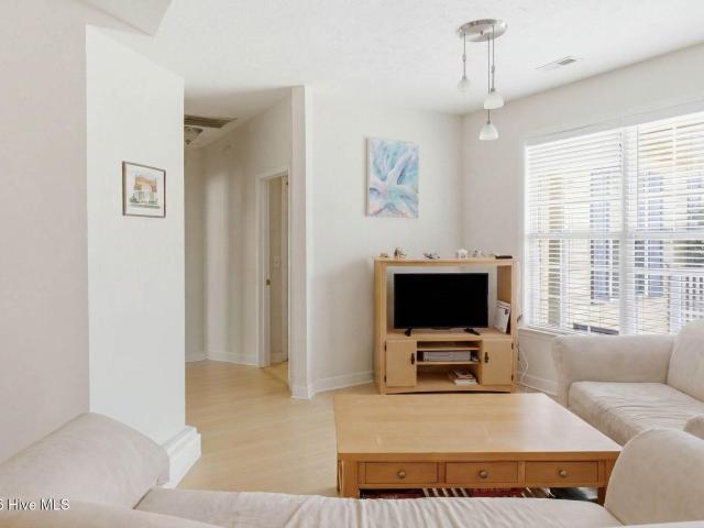 714 E Pipers Glen