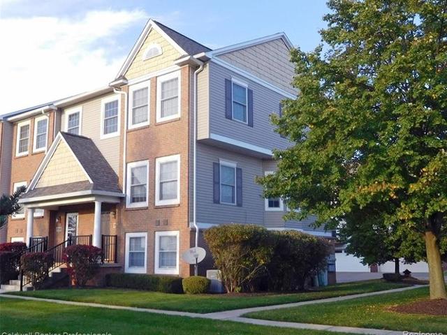 714 Eagle Dr, Fenton, MI 48430