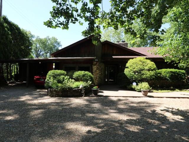 714 Edgewood Dr, Batesville, IN 47006