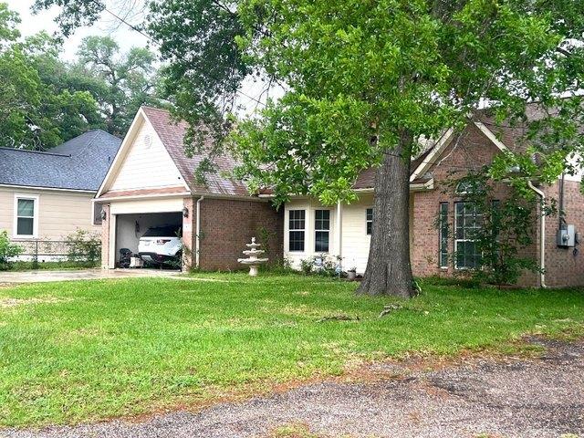 714 Fowlkes St, Sealy, TX 77474