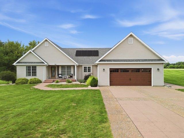 714 Keller Dr, Dixon, IL 61021