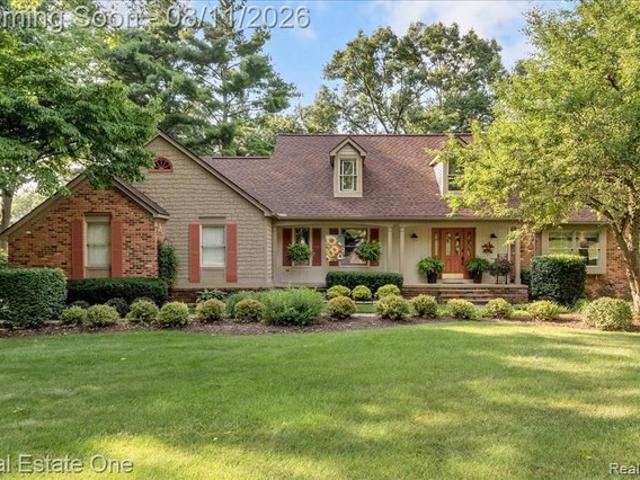 714 Heritage Dr, Milford Vlg, MI 48381