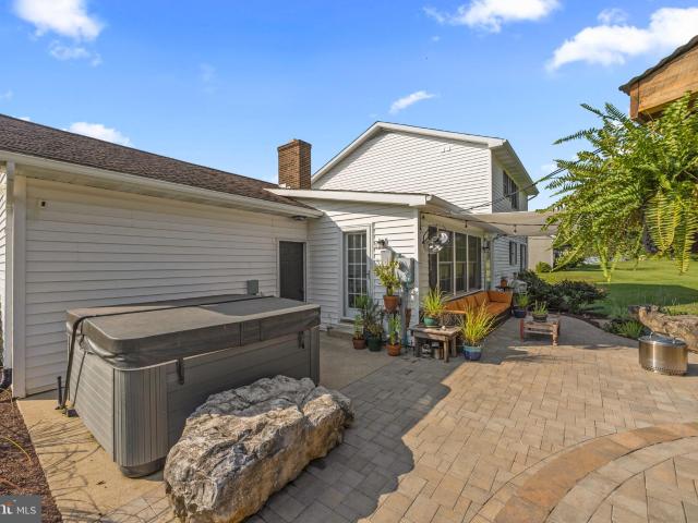 714 Jackson St, Woodstock, VA 22664 | MLS #VASH2014
