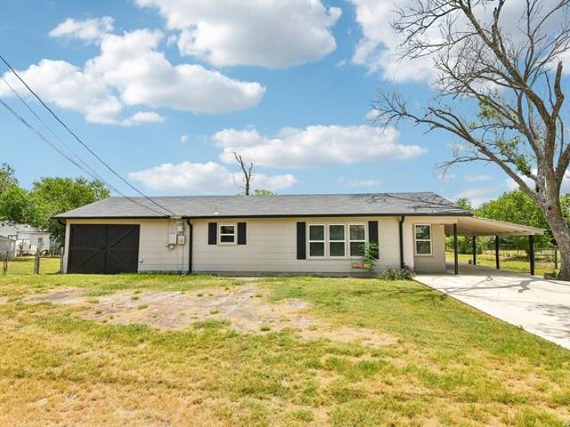 714 Orange St, Jourdanton, TX 78026