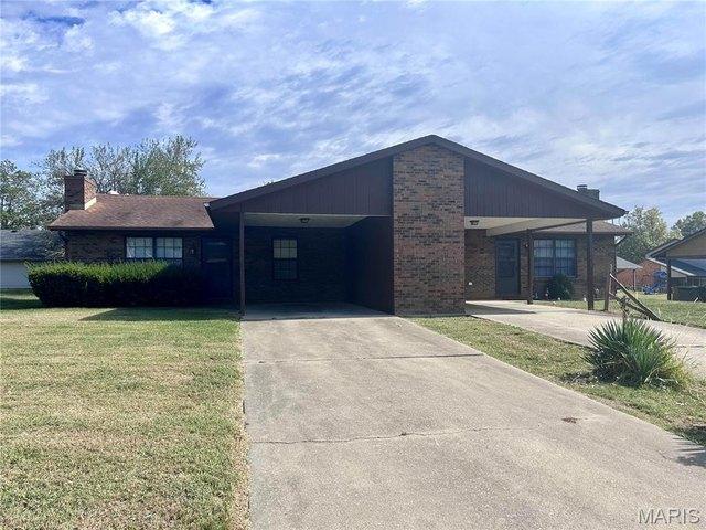 714 Oxen Dr, Belleville, IL 62221