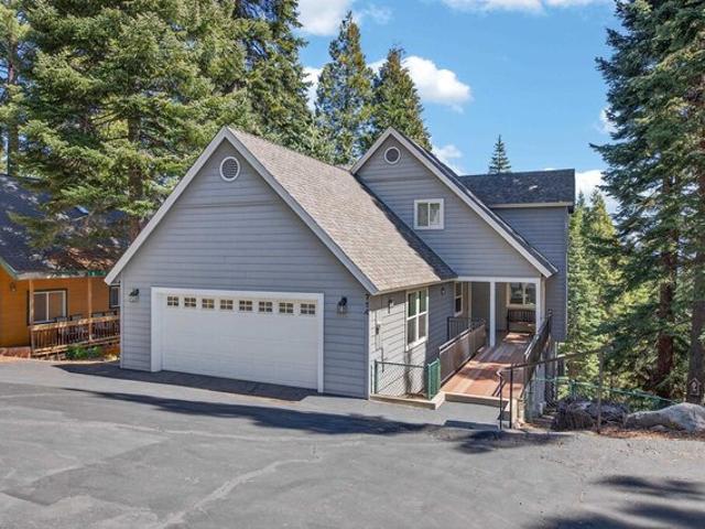 714 Lake Ridge Rd, Lake Almanor, CA 96137