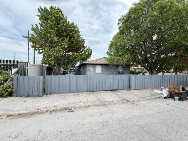 714 S H St, Lake Worth Beach, FL 33460