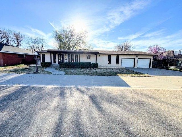 714 S Harvard St, Perryton, TX 79070