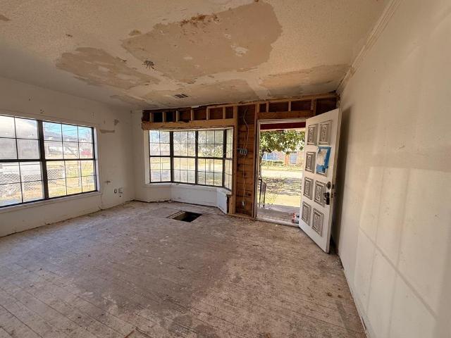 714 S Medora St, Terrell, TX 75160 | MLS #21191 | Compass