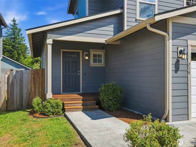 714 SE Olga Circle