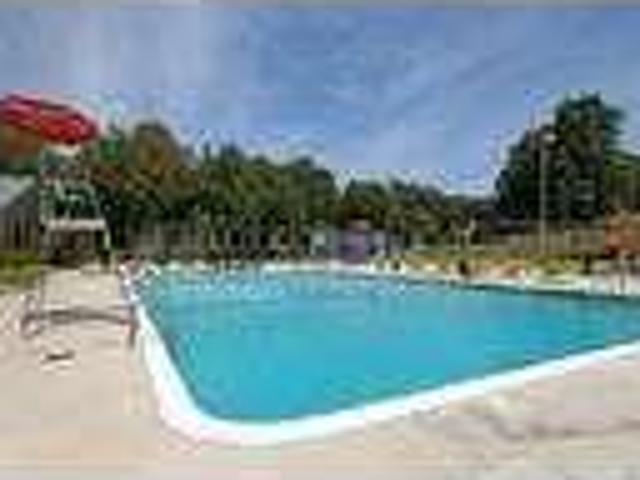 714 sq. ft. ready to move in. Parking Available!