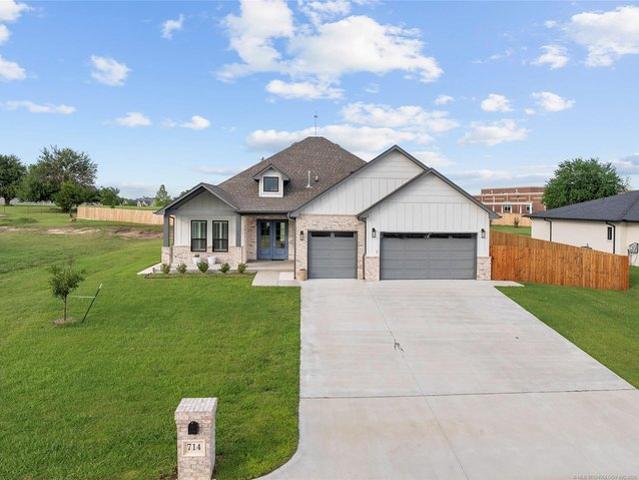 714 Prairie View Rd, Ardmore, OK 73401