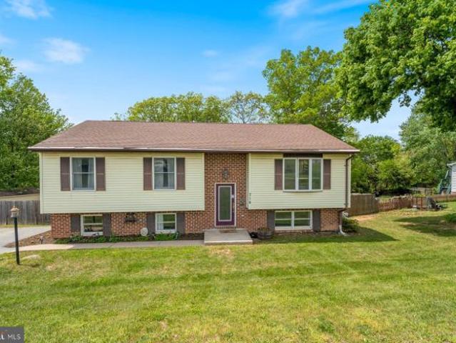 714 Redwood Dr, Westminster, MD 21157