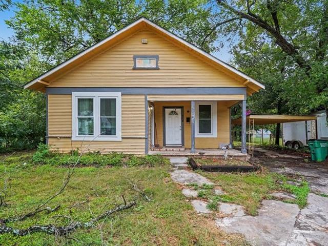 714 Ritchey St, Gainesville, TX 76240
