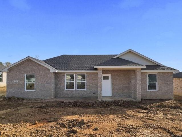 714 W 6th St, Atoka, OK 74525