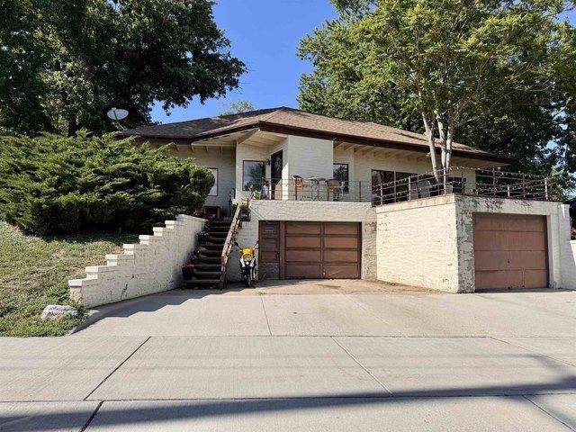 714 W 8th St, Yankton, SD 57078