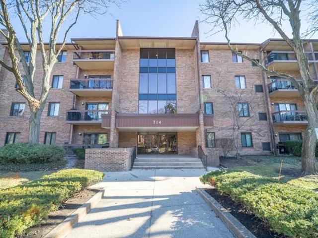 714 Walnut Dr Apt 205, Darien, IL 60561