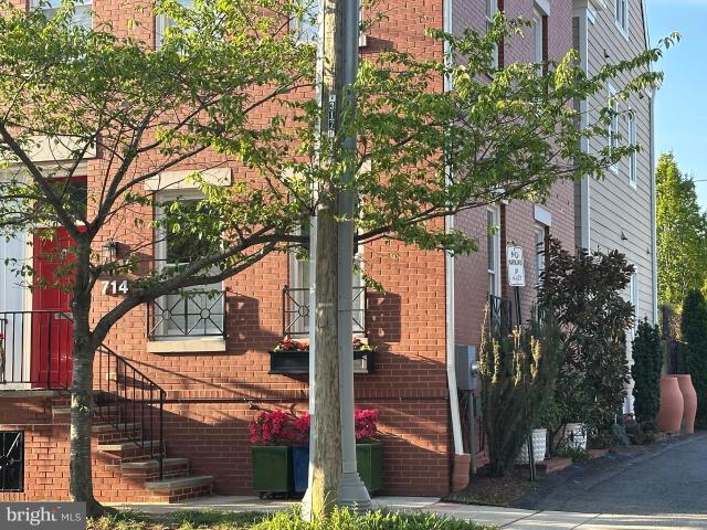 714 Wythe St, Alexandria, VA 22314 | MLS #VAAX2058 | Compass