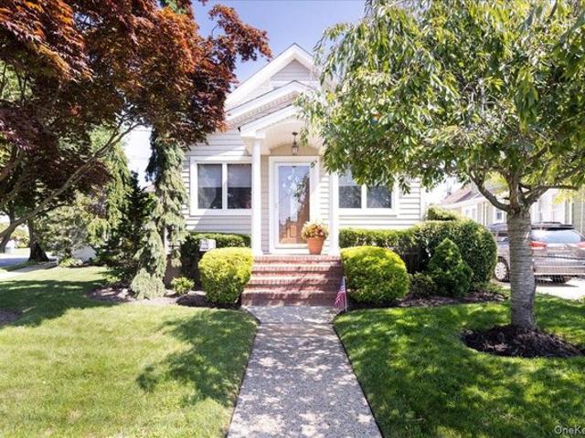 714 Wyckoff Ave, Bellmore, NY 11710