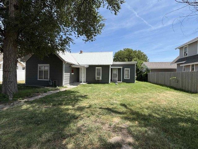 714 Topeka St, Larned, KS 67550