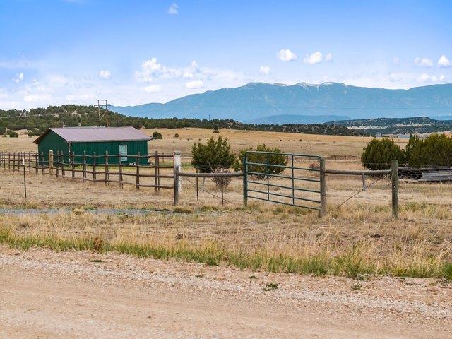 7155 W Pine Bluff Dr, Pueblo, CO 81004