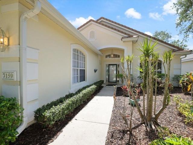 7159 Victoria Cir, University Park, FL 34201