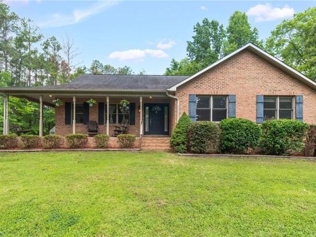 7150 Belews Run Rd, Walnut Cove, NC 27052
