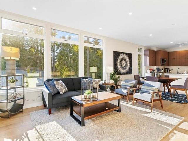 7150 47th Ave SW, Seattle, WA 98136