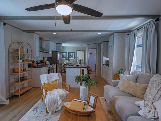 7151 Alcove St, Azle, TX 76020