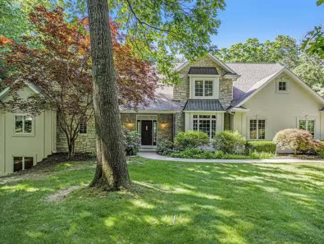 7151 LAKERIDGE PL, KALAMAZOO, MI 49009 Single Family Residence.