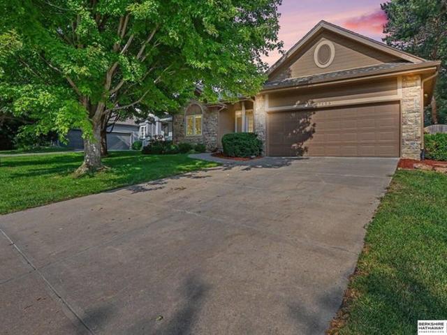 7153 N 115th St, Omaha, NE 68142