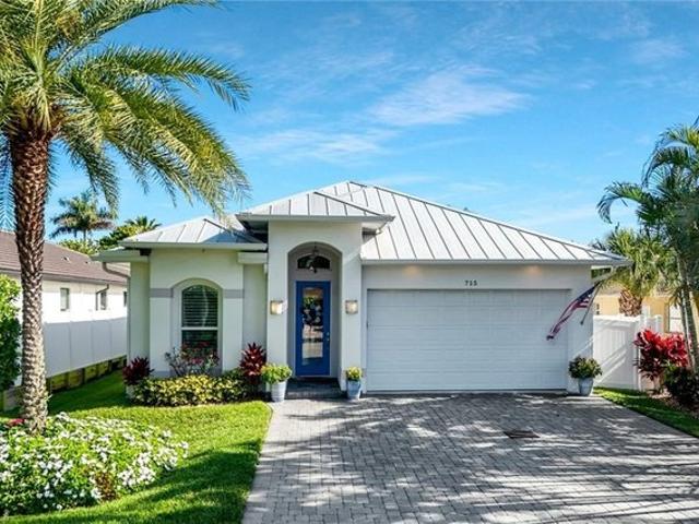 715 102nd Ave N, Naples, FL 34108