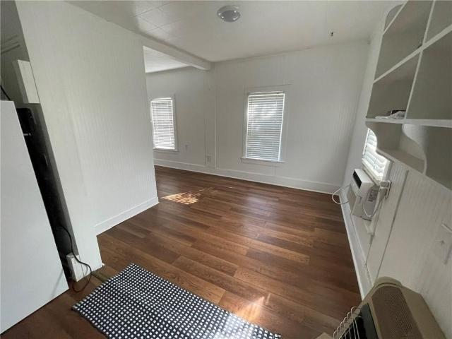 715 1/2 W Richard Avenue
