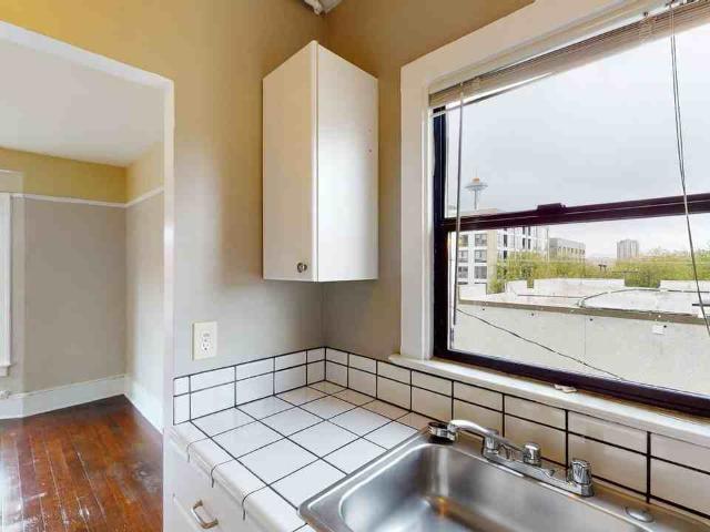 715 2nd Ave N Studio Apartment for Rent at 715 2nd Ave N, Seattle, WA 98109 Lower Queen Anne