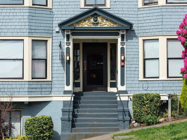 715 2nd Ave N